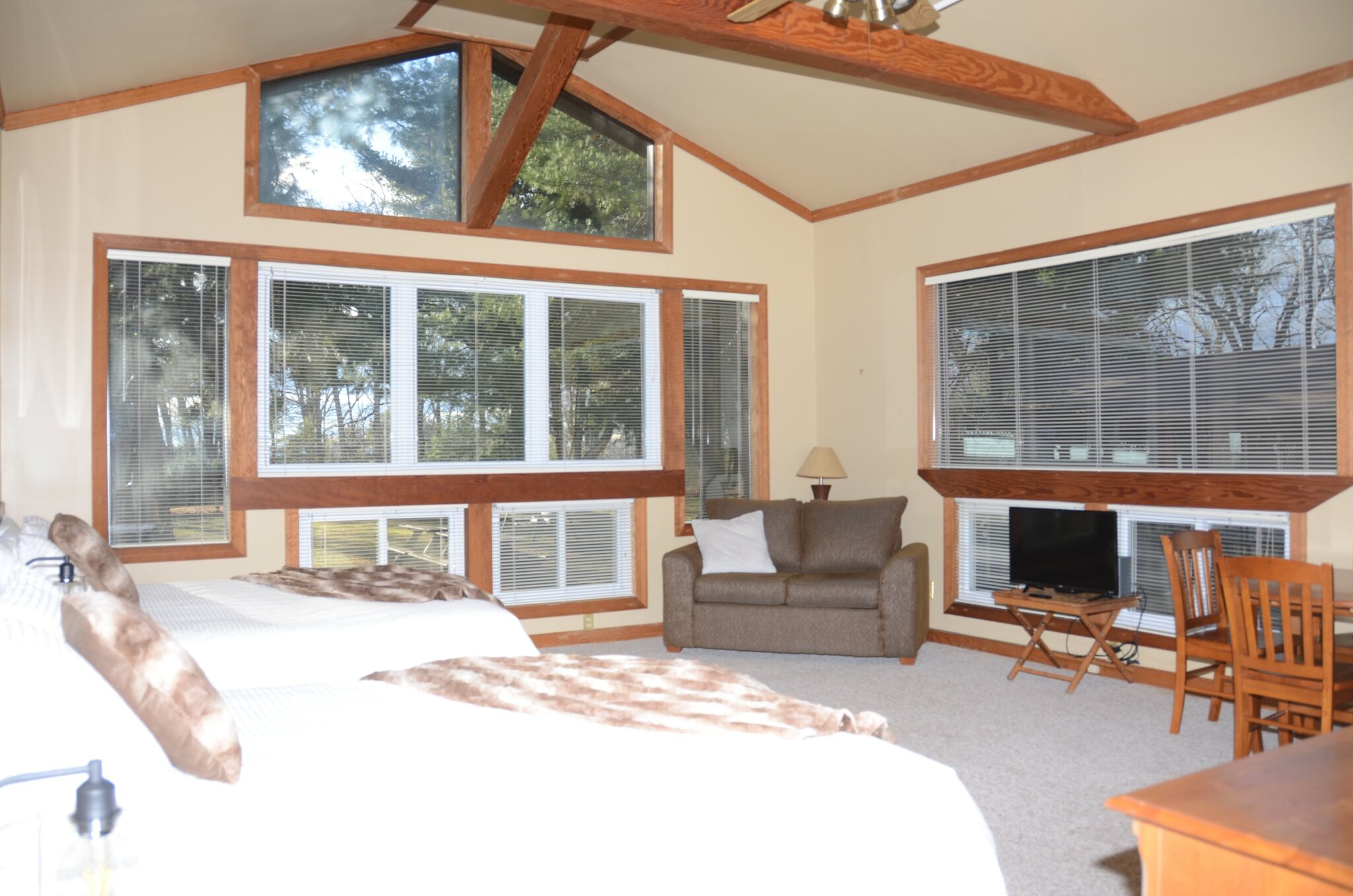 Our Rooms – Bent Mountain Lodge
